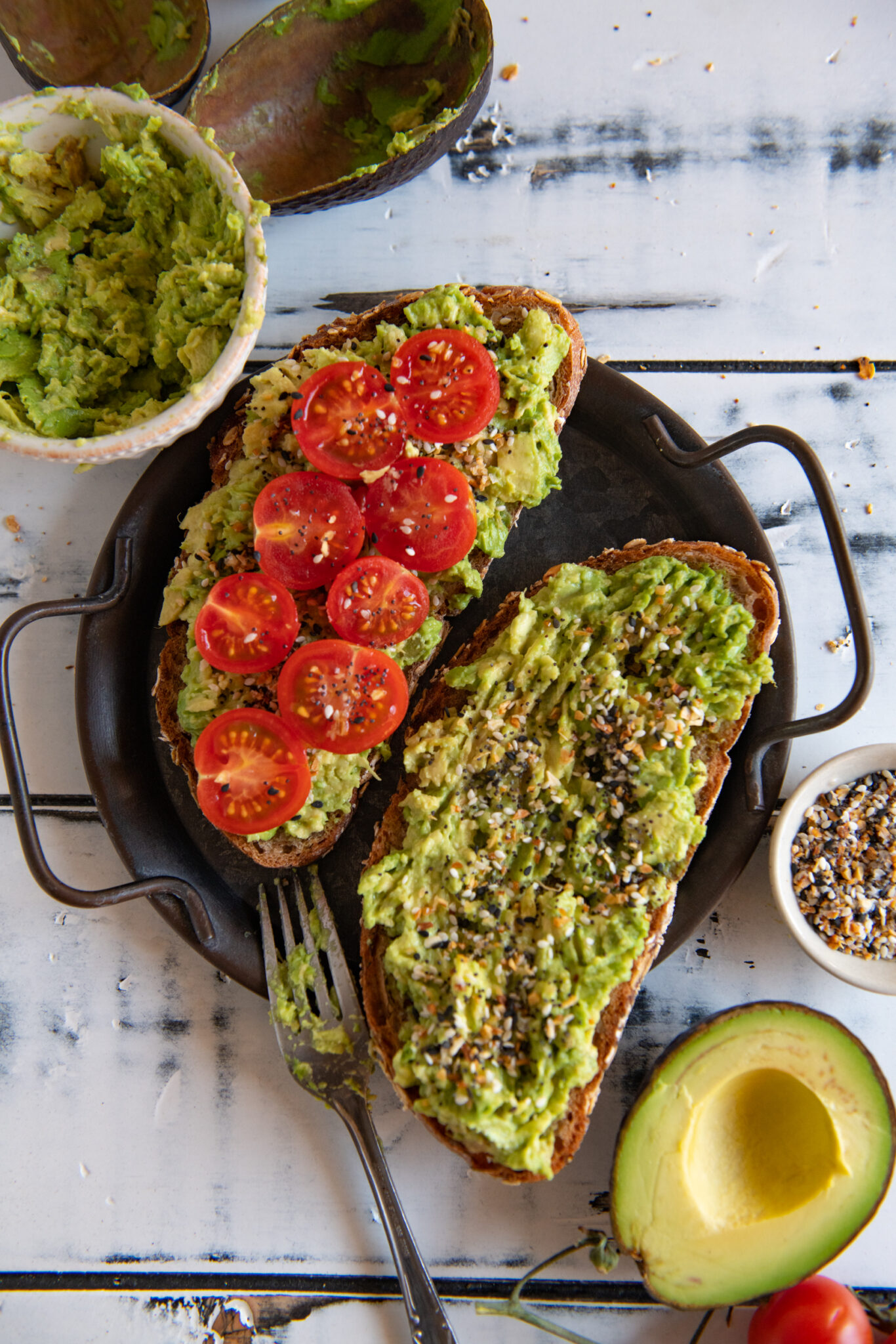 Avocado Toast with Cherry Tomatoes – A Quick and Perfect Snack or ...